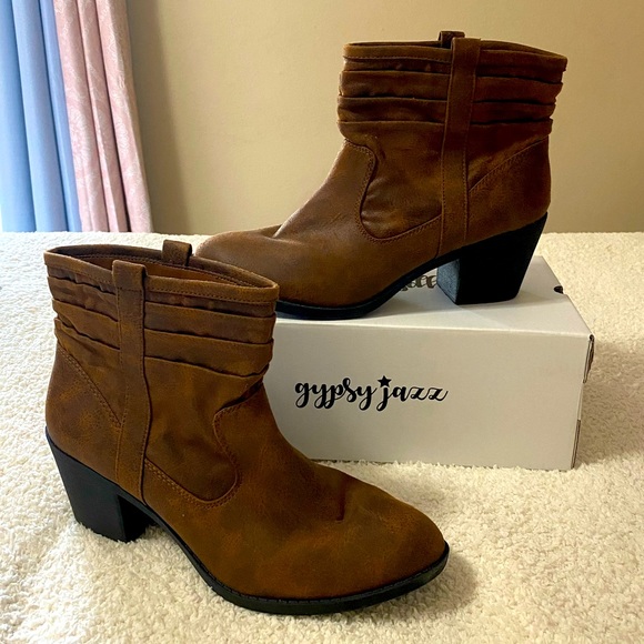 Arizona Jean Company | Shoes | Brown Arizona Boots | Poshmark